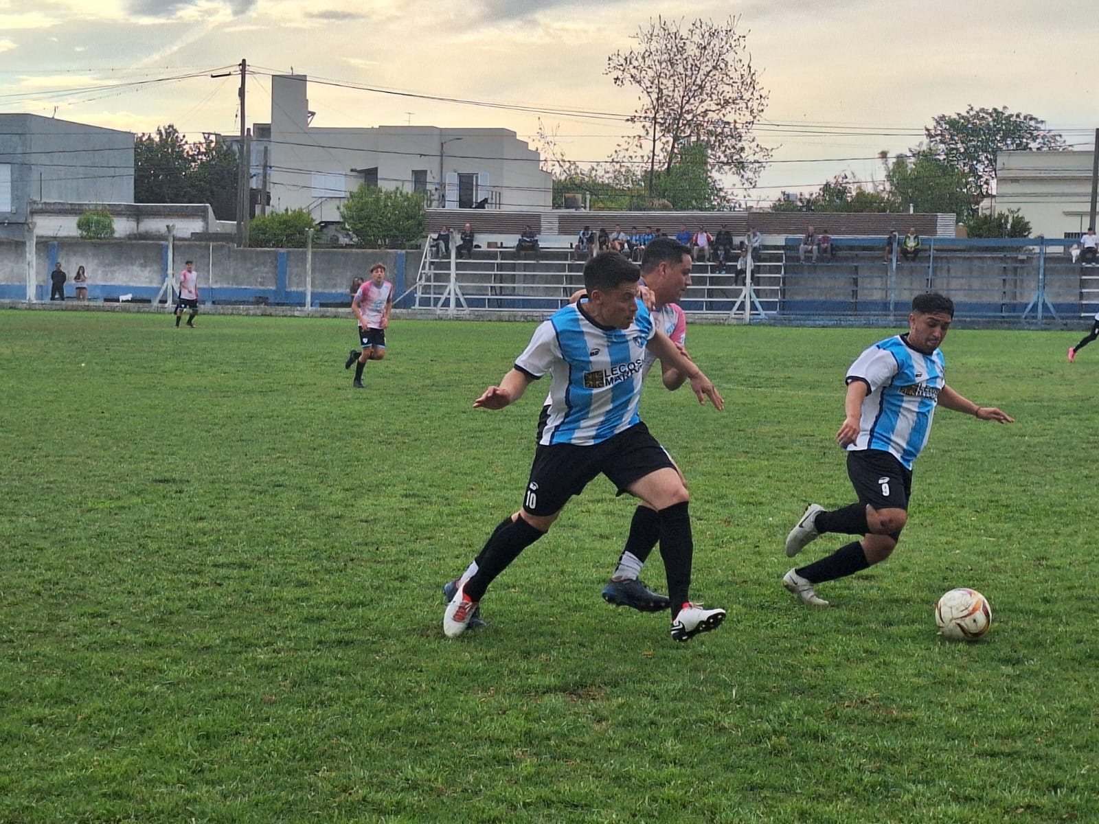 Fútbol local: enorme triunfo de Conesa | Diario El Norte - San Nicolás