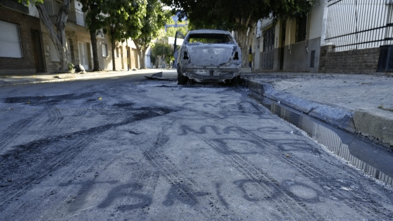 Prendieron fuego dos autos cerca del Gigante de Arroyito y dejaron ...