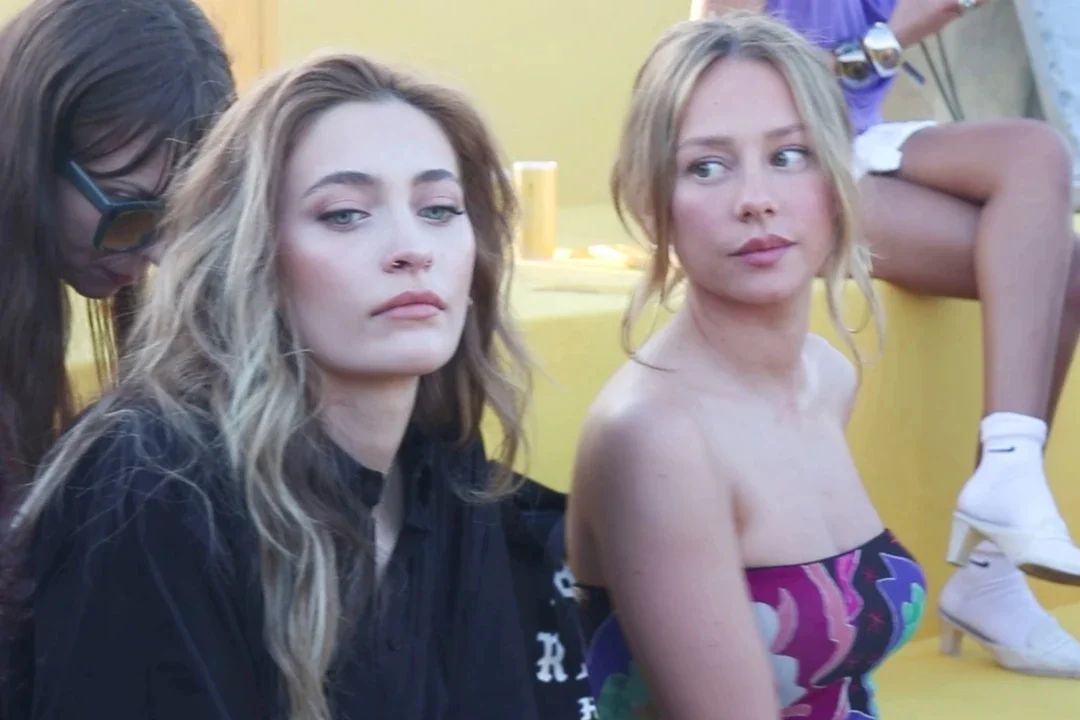 Paris Jackson y Ester Expósito se unieron en una sorpresiva ...