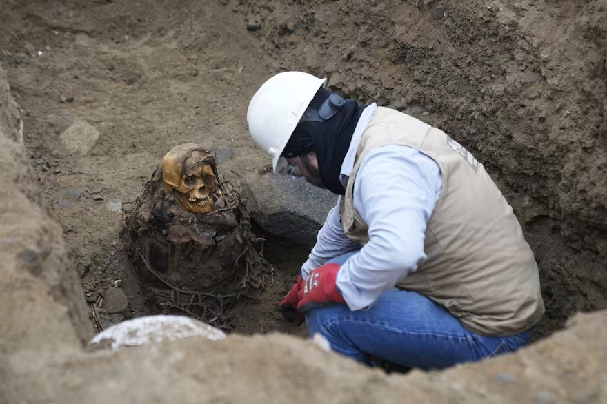 Perú: hallaron una momia preincaica de más de 900 años mientras ...