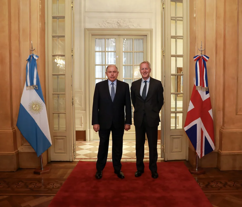 David Cairns asumió como nuevo embajador británico en Argentina | Diario El Norte - San Nicolás